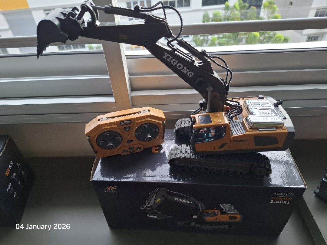 Excavator Model - Brand New, Hobbies & Toys, Toys & Games on Carousell