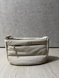 Hooga Sling Bag, Women's Fashion, Bags & Wallets, Shoulder Bags on ...