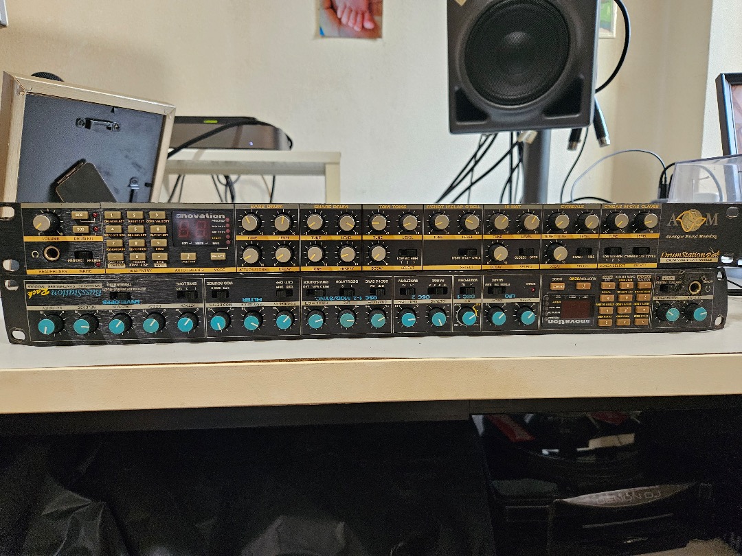 Novation Bass Station Rack Version and Novation Drum Station, Audio ...