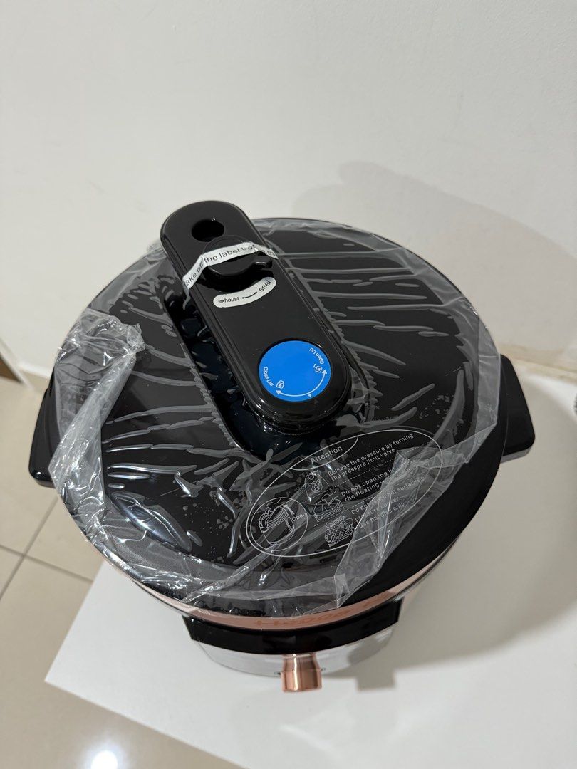 Russell Taylors Hello Kitty 6L Electric Pressure Cooker, TV & Home ...