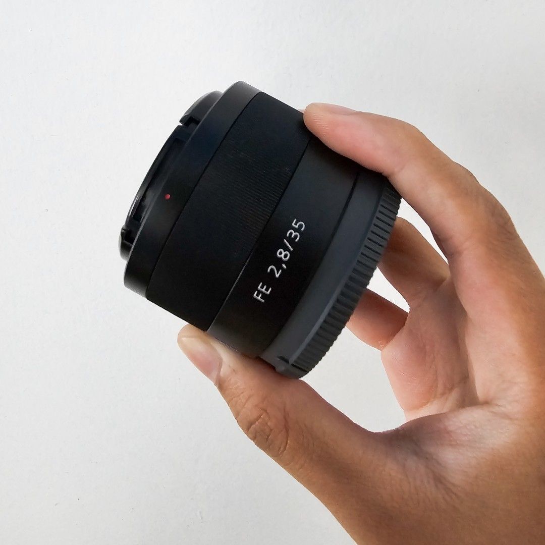 Sony FE 35mm/f2.8 Zeiss Sonnar Lens, Photography, Lens & Kits on Carousell
