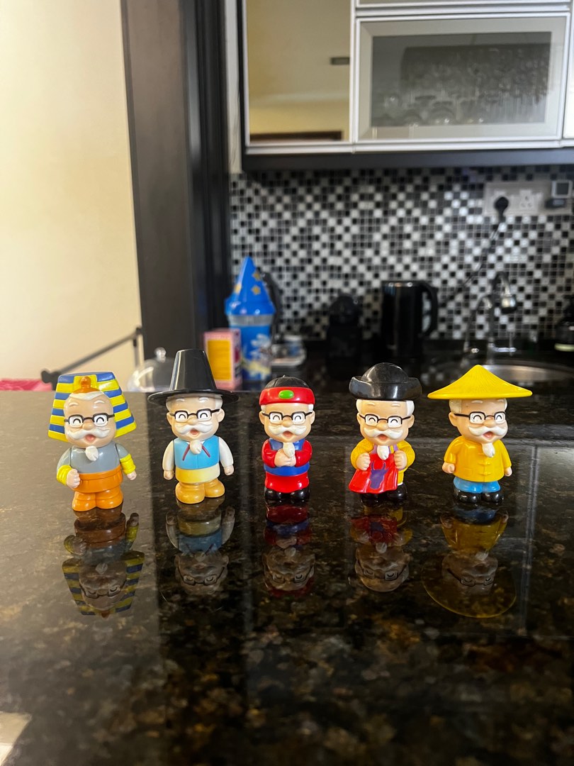 Vintage Colonel Sanders World Traveler Figurines Set Collectables ...