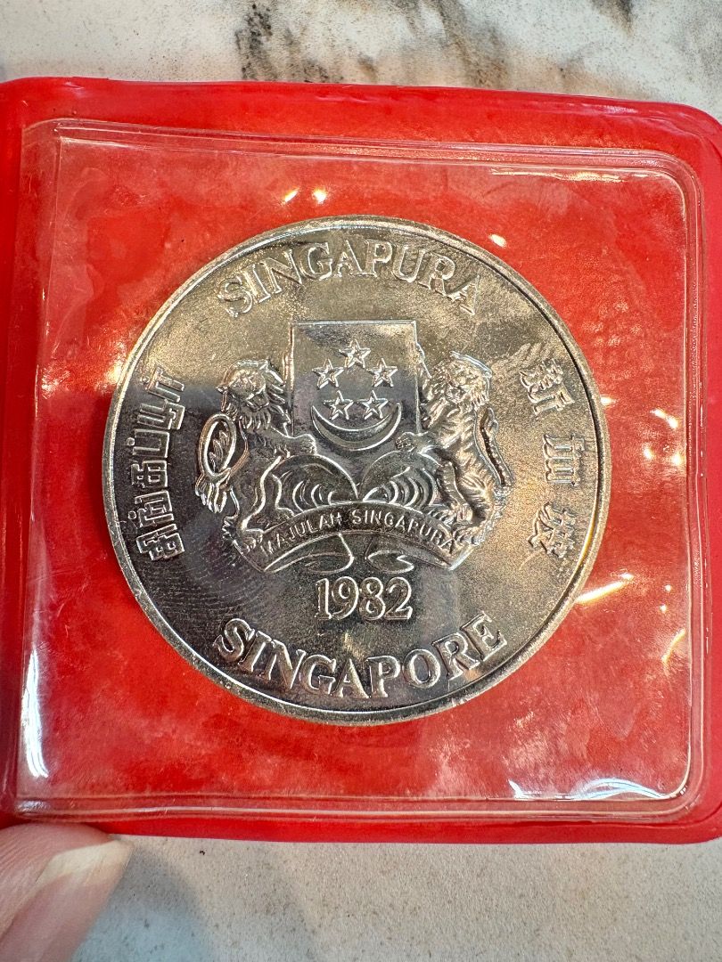 1982 Singapore $10 coin - Year of the Dog 🐶 ( Bulldog ), Hobbies & Toys ...
