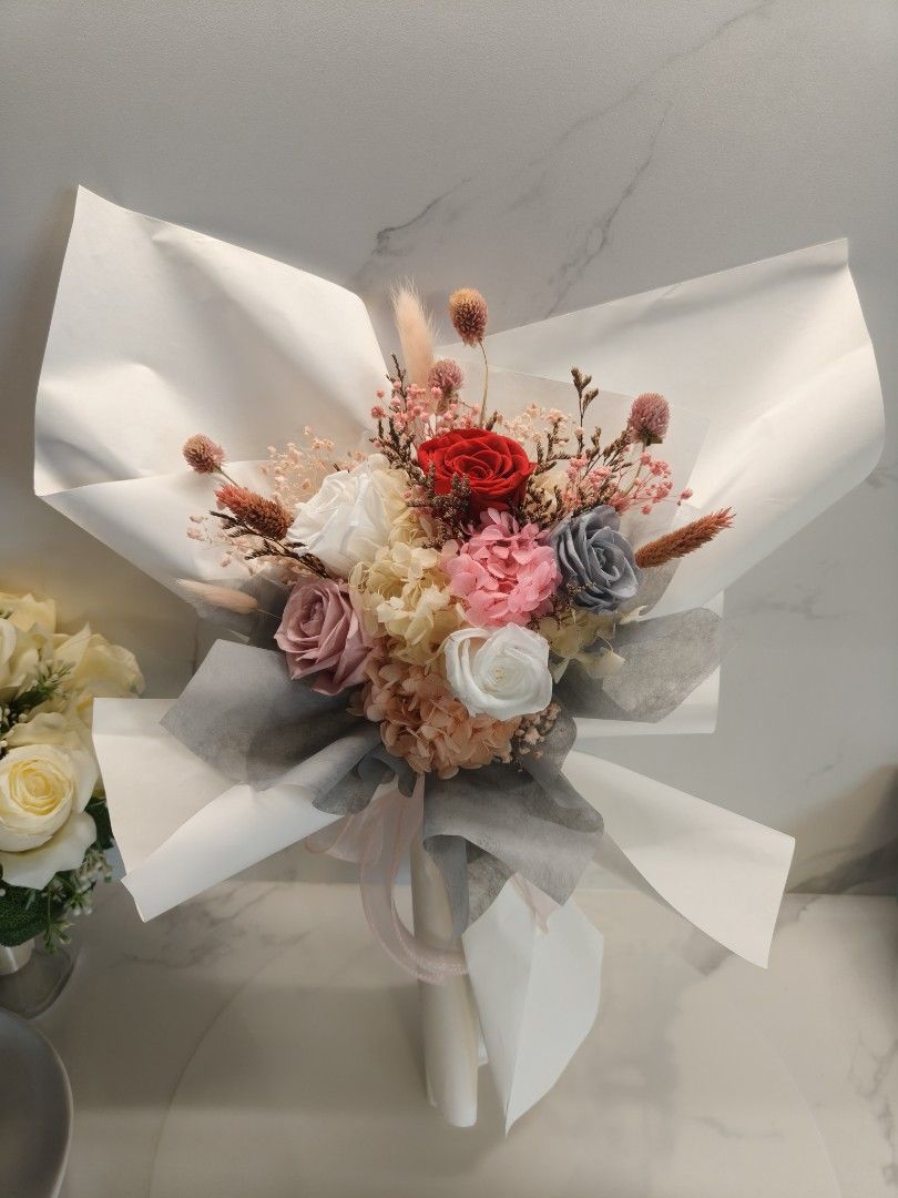 5 preserved roses Korean style bouquet, Hobbies & Toys, Flowers ...