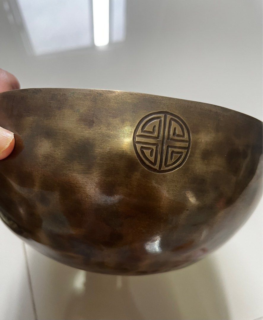 9 inch & 10 inch full moon singing bowls in notes d & e, Hobbies & Toys ...