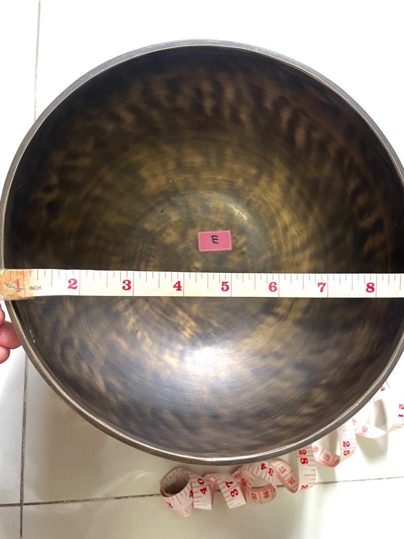 9 inch & 10 inch full moon singing bowls in notes d & e, Hobbies & Toys ...