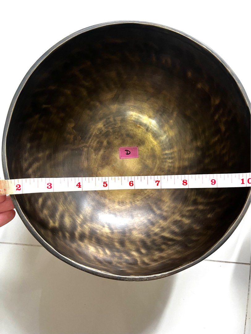 9 inch & 10 inch full moon singing bowls in notes d & e, Hobbies & Toys ...