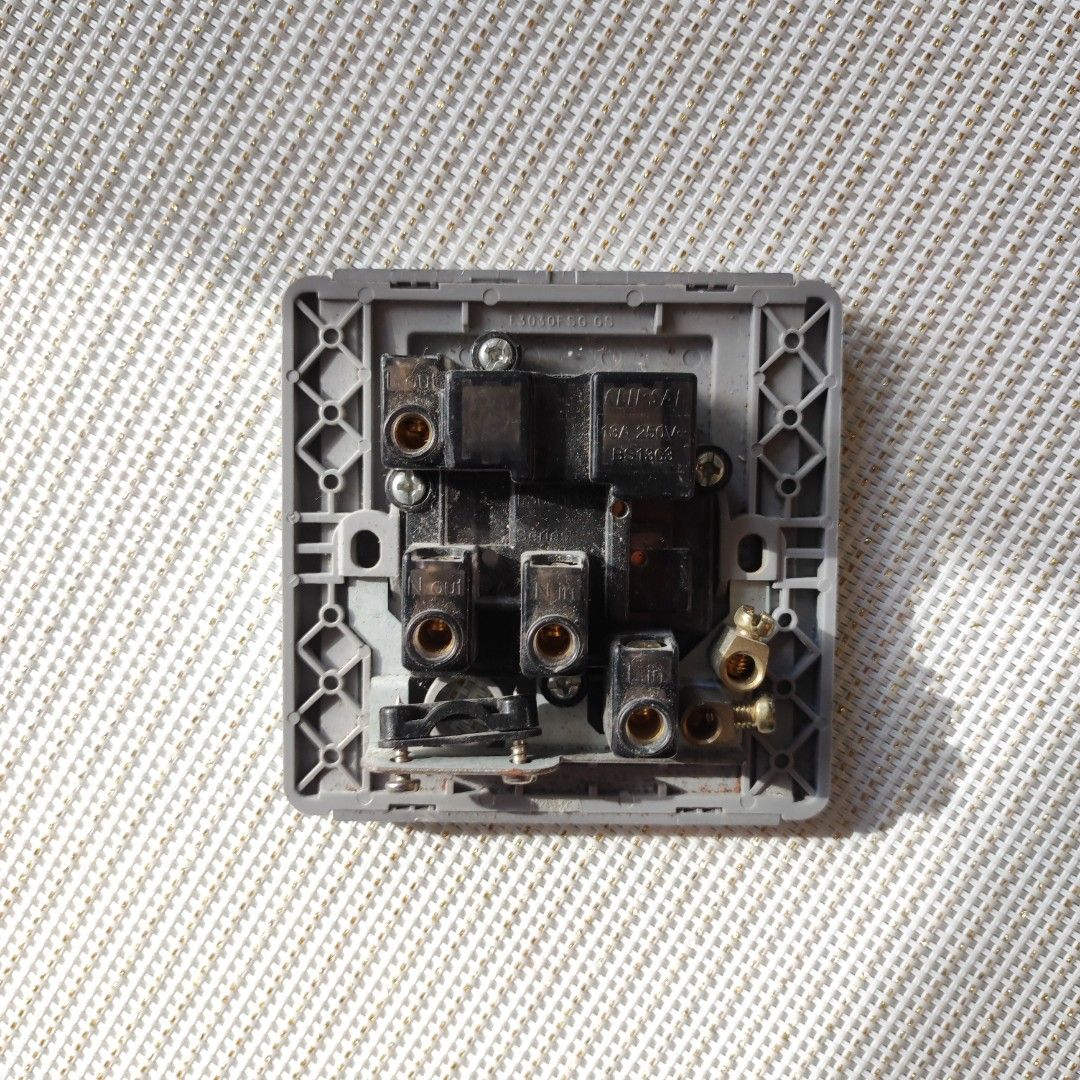 clipsal fuse 制, 家庭電器, 轉插器及插頭 - Carousell