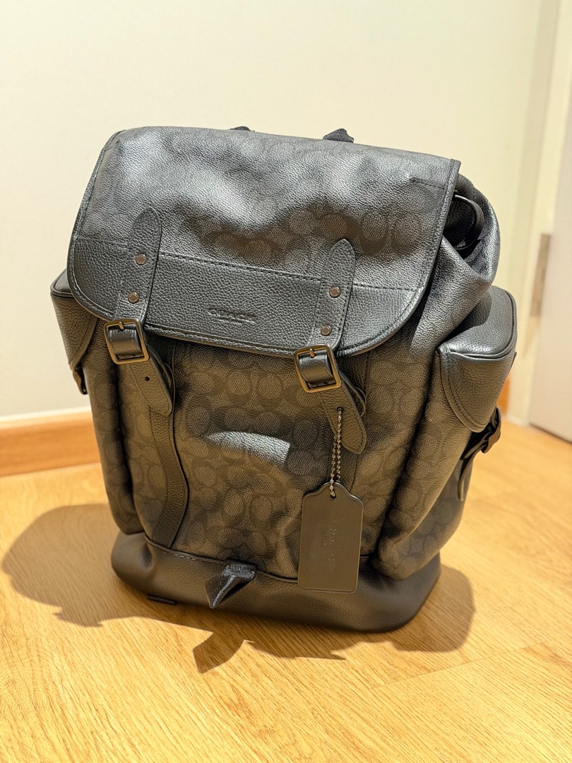 Coach Hitch Backpack in Signature Canvas, Men's Fashion, Bags ...