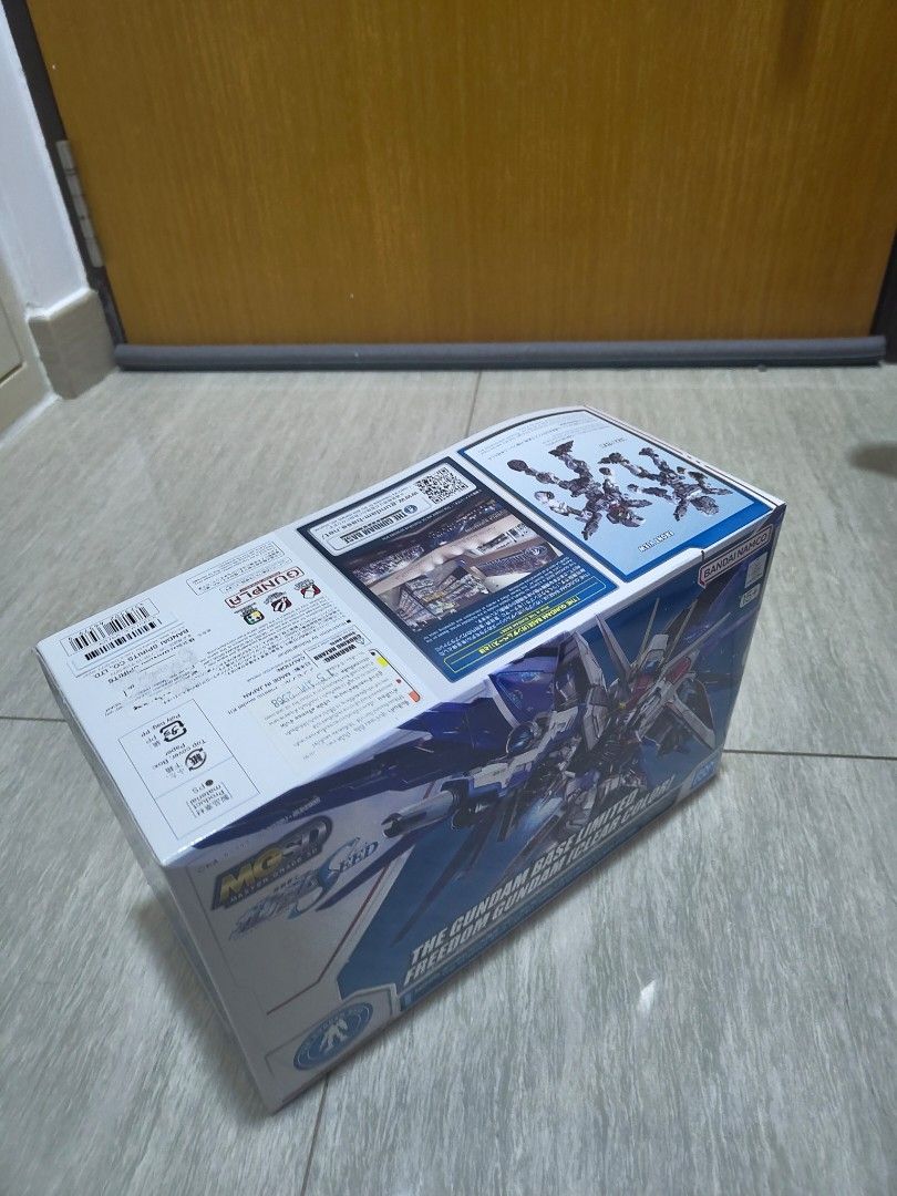 GUNPLA MGSD Gundam Base Limited Freedom (clear colour), Hobbies & Toys ...
