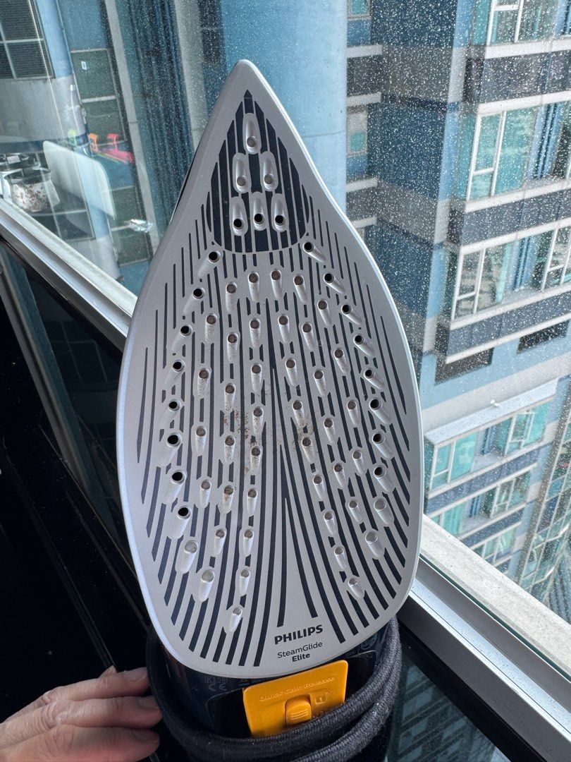 Philips Azur 7000 Series Steam Iron, 家庭電器, 熨斗及掛熨機 - Carousell