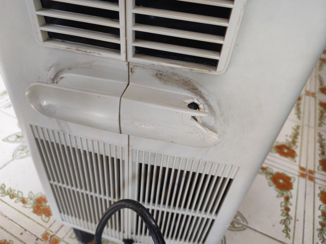 Sakata W-05D 冷暖除濕機 全正常後面檢電線各位畀我唔小心整爛咗 睇第三張相順取好新淨 順天邨自取, 家庭電器, 空氣清新機及抽濕機 ...