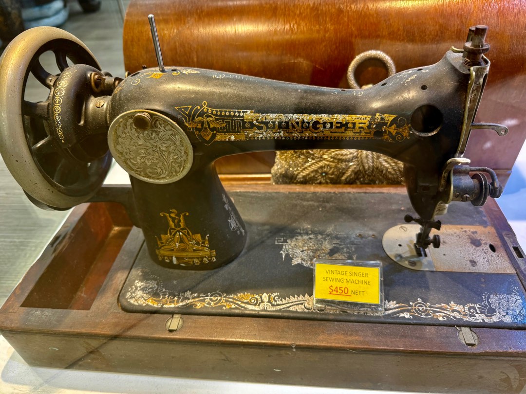 Antique Singer sewing machine, Hobbies & Toys, Memorabilia ...