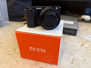 Mint! Sony ZV-E10 with 16-50mm OSS lens, Photography, Lens & Kits on ...