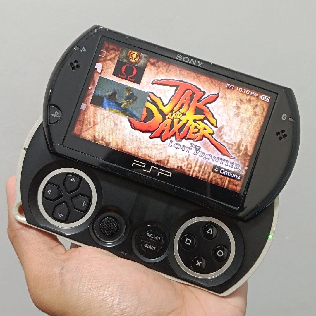 SONY PSP GO 16GB + 8GB CFW, Video Gaming, Video Game Consoles ...