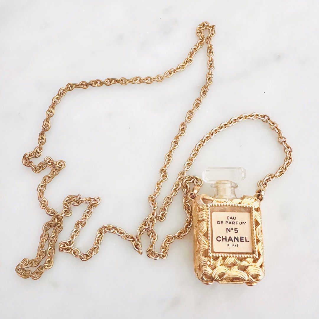 STEAL Chanel Golden Treasure Perfume Bottle Giant Monogram Logo Chain ...