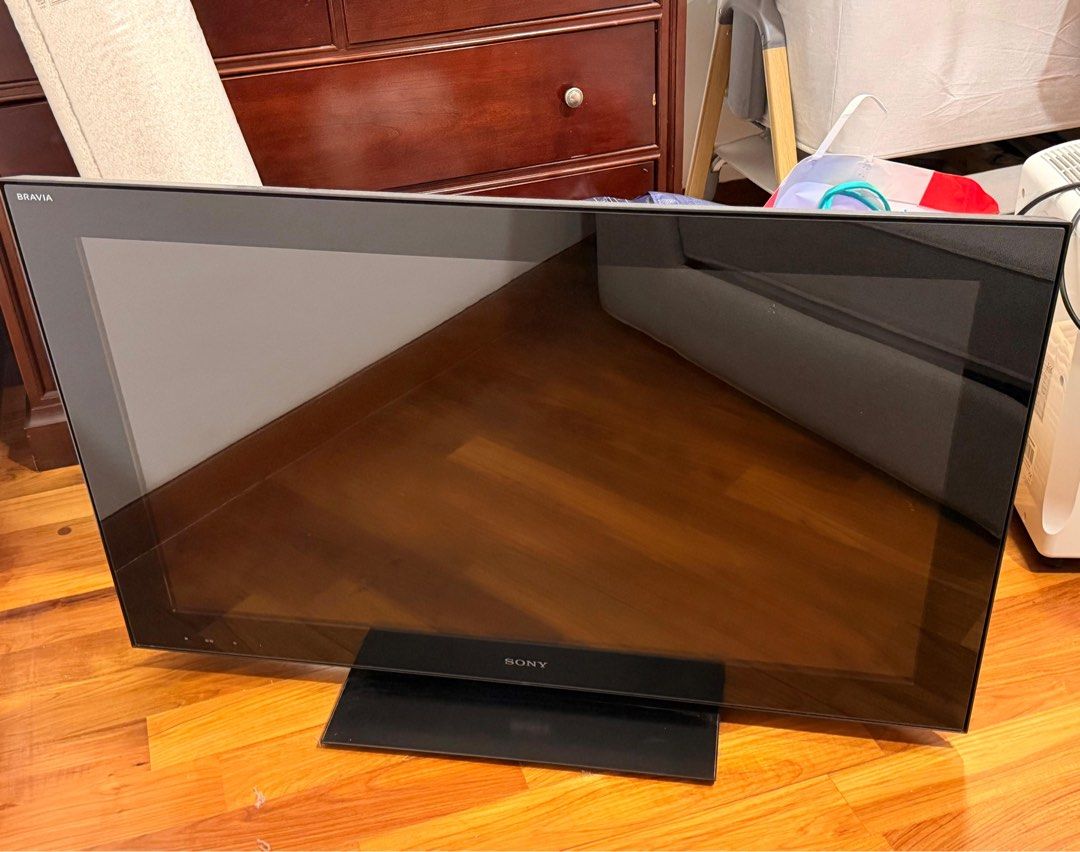 40 inch Sony BRAVIA TV + free Apple TV box, TV & Home Appliances, TV ...
