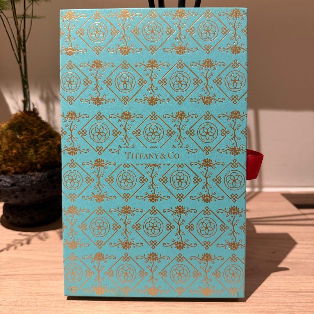 🧧 Tiffany & Co. Chinese New Year Ang Pao Set | Traditional Gold Motif ...