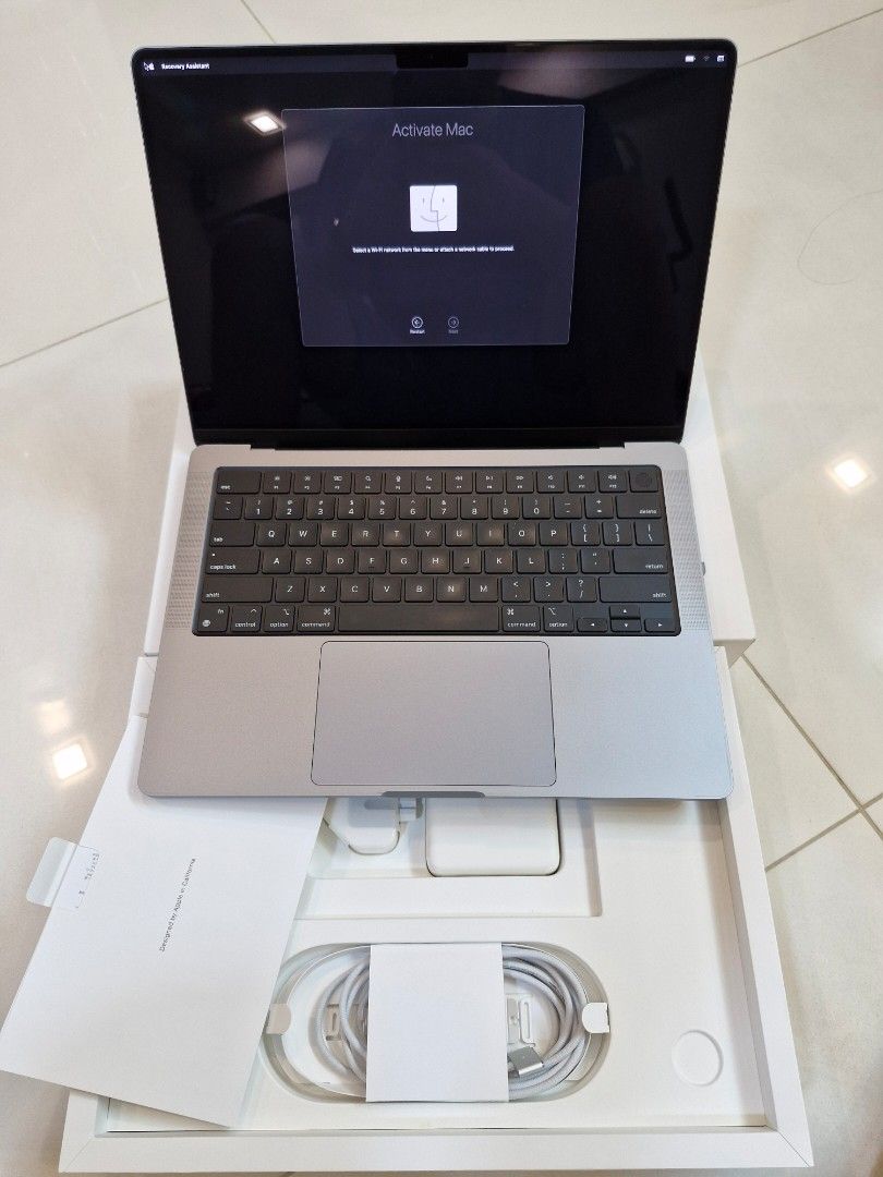 Apple MacBook Pro 14-inch M1 Pro 16GB/512GB - Very New, Computers ...