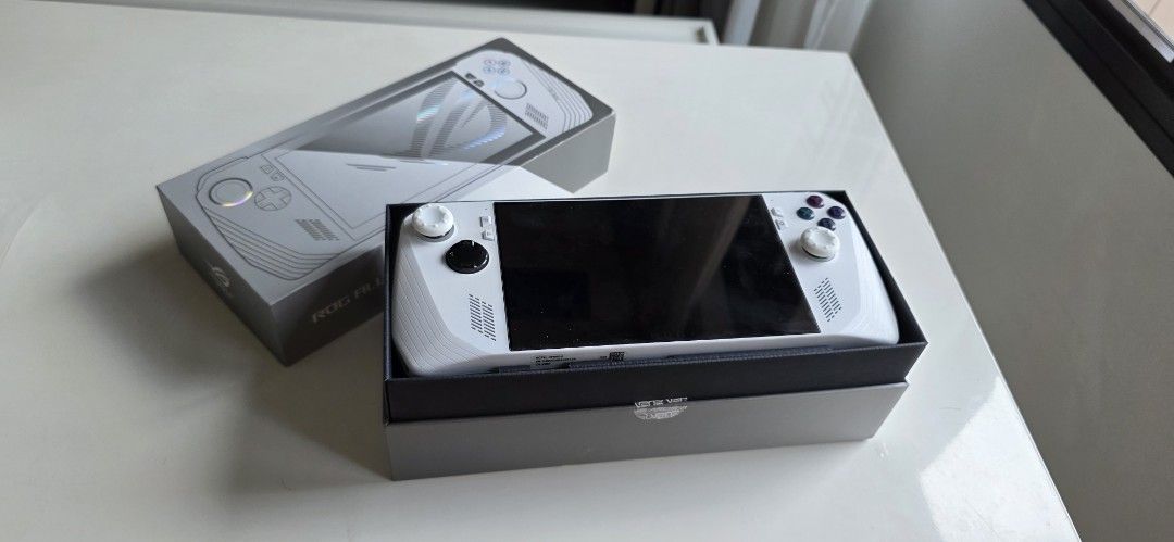 ASUS ROG Ally Handheld Gaming Console, Video Gaming, Video Game ...