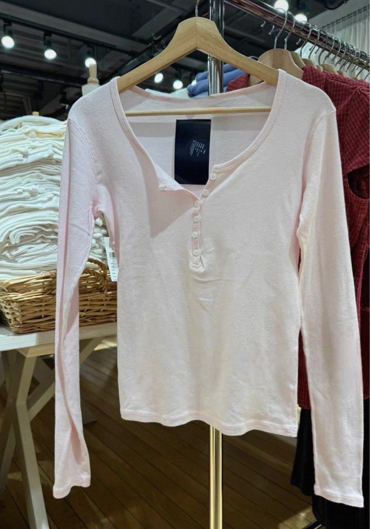 Brandy Melville Long Sleeve Henley Top (ONLY ONE LEFT 🚨‼️）, Women's ...