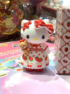 Hello Kitty 毛公仔掛飾《只賣不換》, 興趣及遊戲, 玩具 & 遊戲類 - Carousell