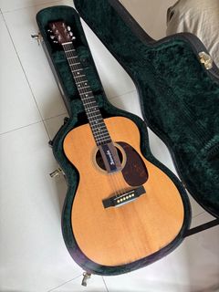 Martin 000 Junior Acoustic Guitar with Case, Hobbies & Toys, Musical ...