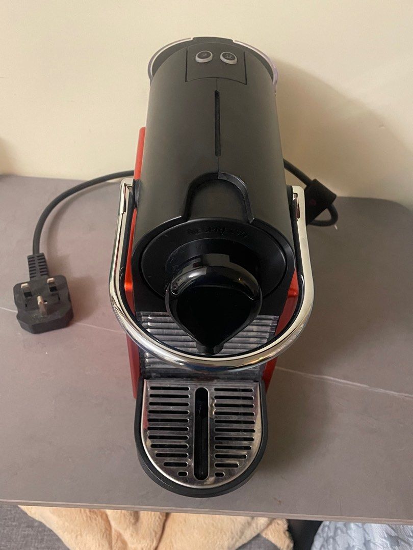 Nespresso coffee machine Pixie C61, 家庭電器, 廚房電器, 咖啡機及咖啡壺 - Carousell