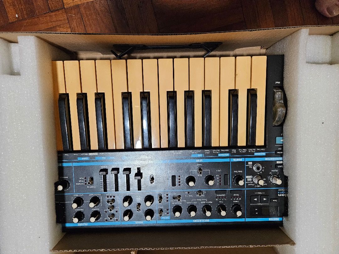 Novation Bass Station II Analogue Synthesizer, Hobbies & Toys, Musical ...