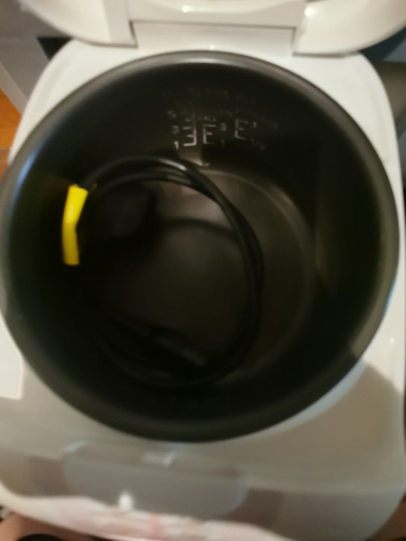Panasonic Fuzzy Logic Rice Cooker, 家庭電器, 廚房電器, 鍋具 - Carousell