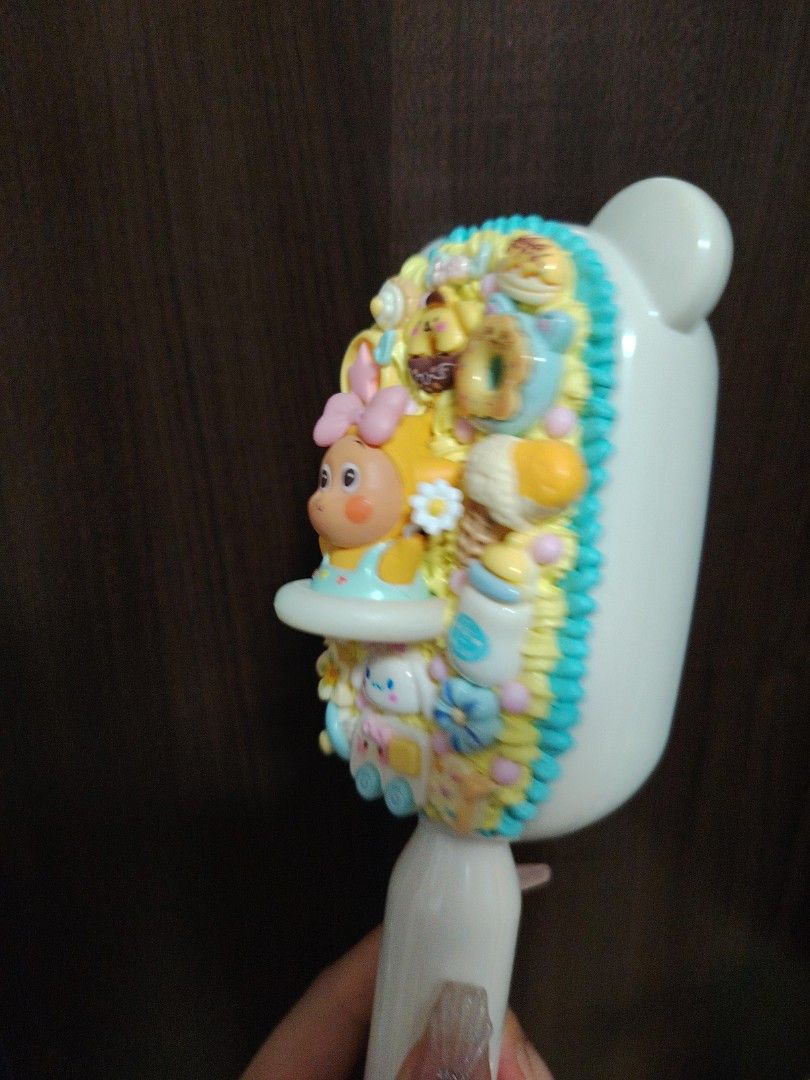 Popmart Twinkle Star comb, Beauty & Personal Care, Hands & Nails ...