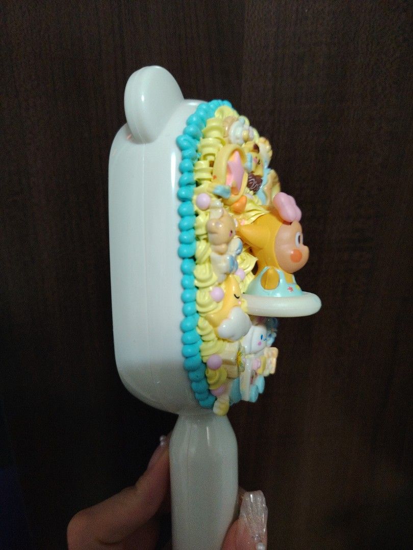 Popmart Twinkle Star comb, Beauty & Personal Care, Hands & Nails ...