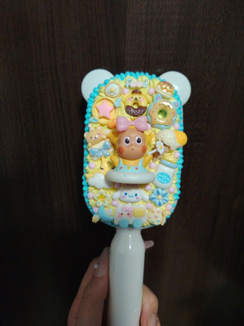 Popmart Twinkle Star comb, Beauty & Personal Care, Hands & Nails ...