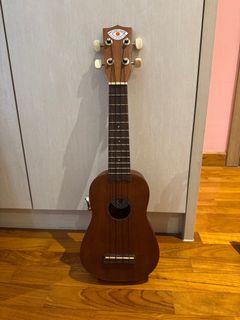 Ukulele with Case, Hobbies & Toys, Musical Instruments on Carousell