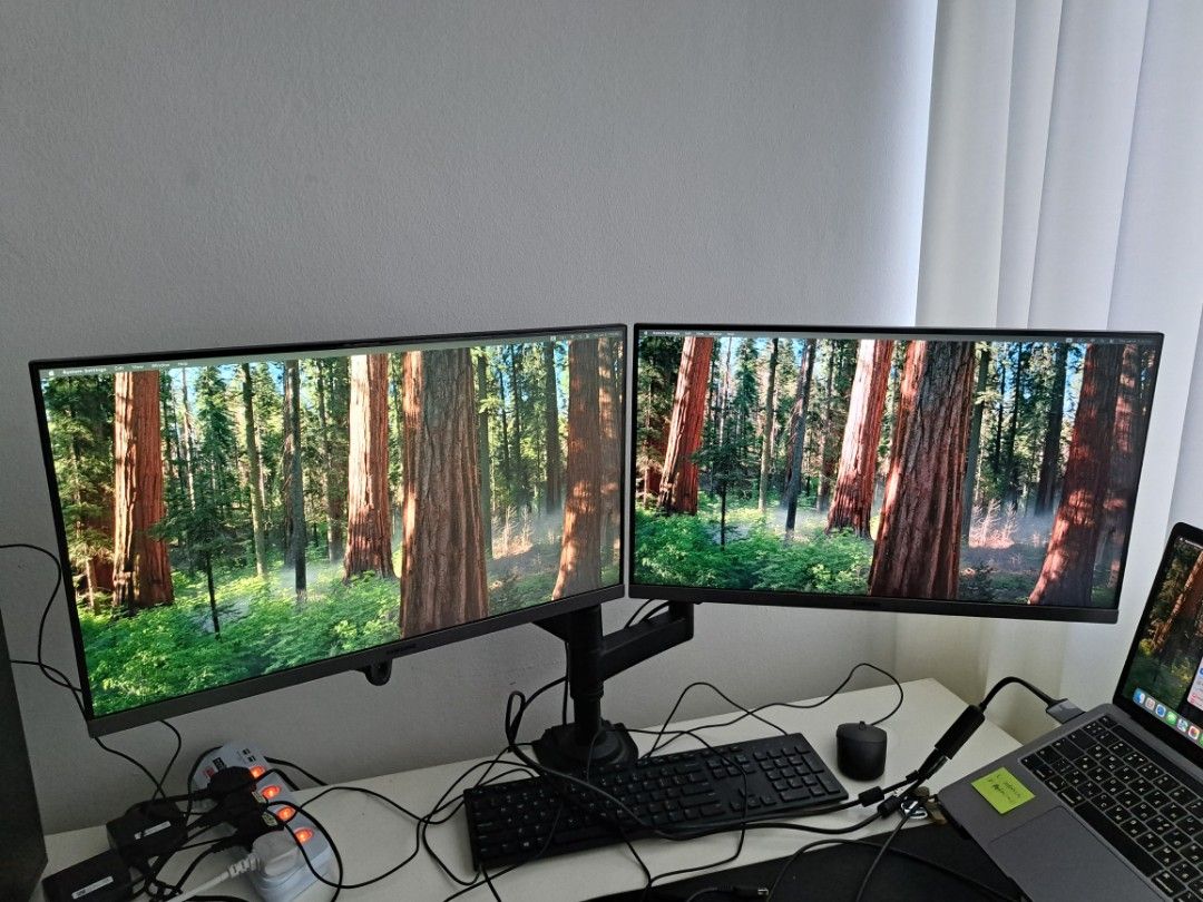Samsung 24 inch monitors and dual screen mount North Bayou H180 ...