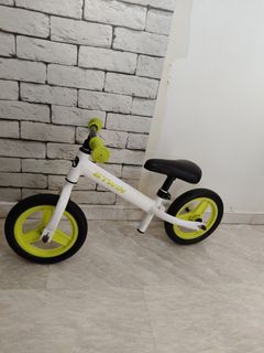 Btwin Balance Bike - White, Sports Equipment, Bicycles & Parts, Bicycles on Carousell