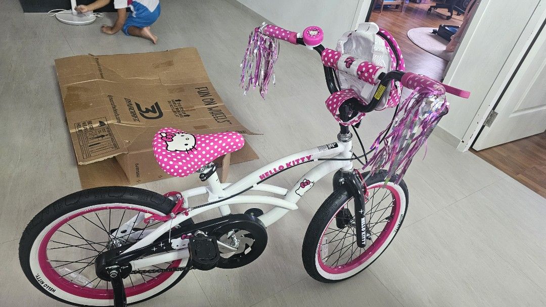 Dynacraft 18" Sanrio Hello Kitty Kids Bike, Sports Equipment, Bicycles ...
