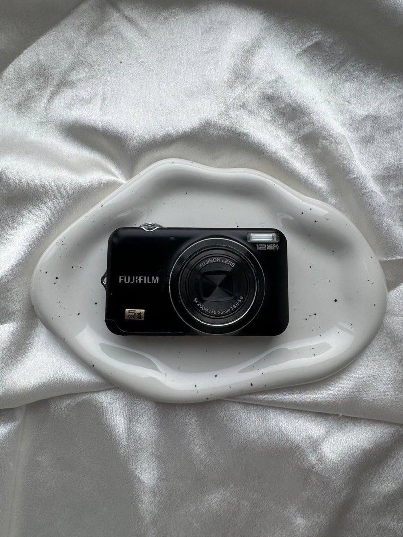 Fujifilm jx200 black digicam, Photography, Cameras on Carousell