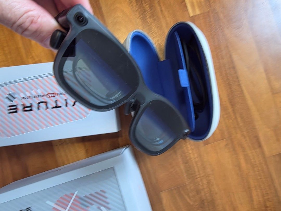 LUMA VITURE Luma Ultra XR/AR Glasses + Pro Mobile Dock, Video Gaming ...