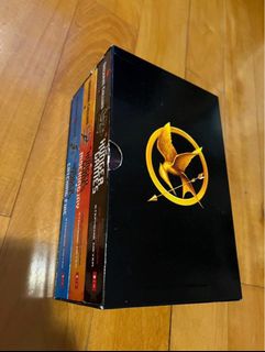 The Hunger Games by Suzanne Collins, 興趣及遊戲, 書本 & 文具, 小說及非小說 - Carousell