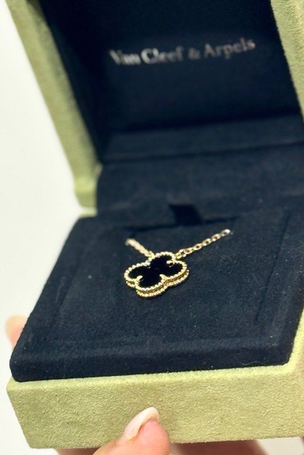 Van Cleef & Arpels Alhambra Necklace, Luxury, Accessories on Carousell