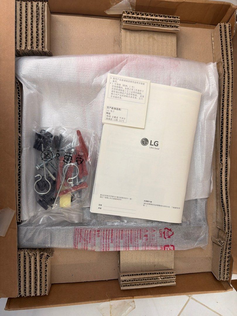 全新 LG EZ Slim wall mount to / screen 電視壁掛架, 家庭電器, 電視 & 其他娛樂, 電視組件及配件 ...