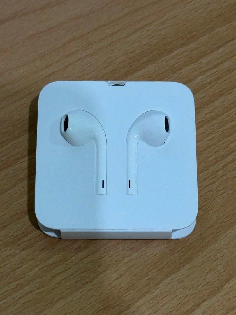 Apple EarPods with Lightning Connector - Brand New, Audio, Earphones on ...