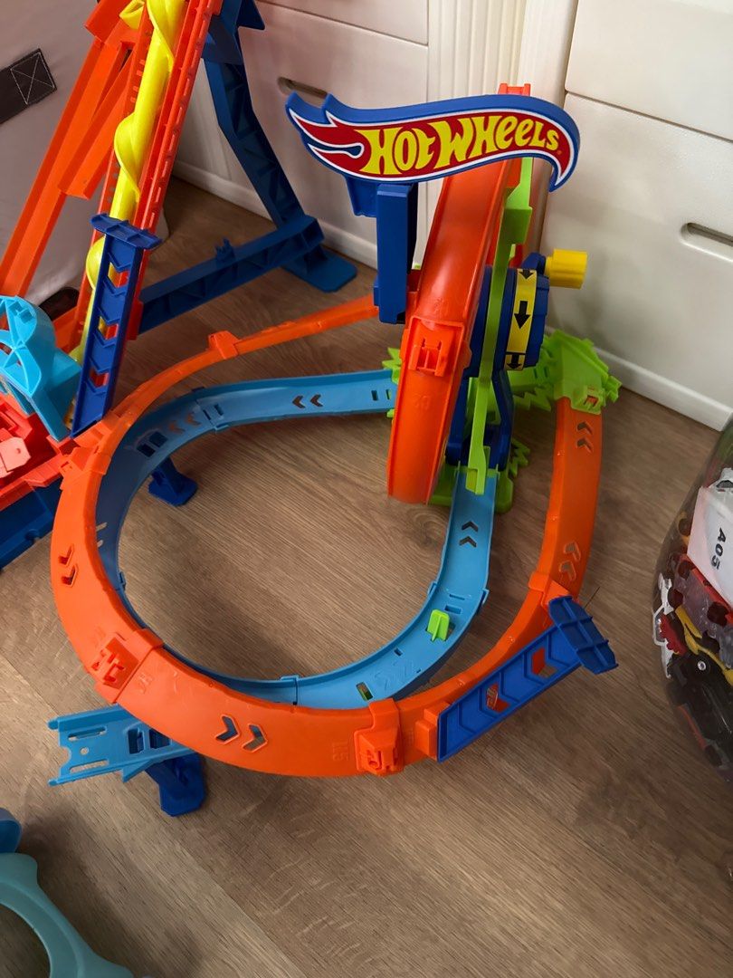 Hot Wheels Track Set, Hobbies & Toys, Toys & Games on Carousell