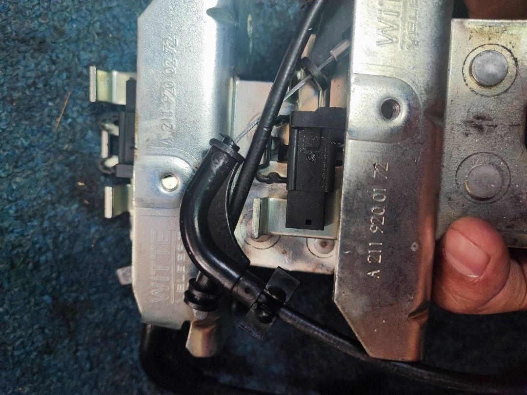 Mercedes Benz W211 Rear Seat Recline Lock Latch Actuator Lever, Hobbies ...