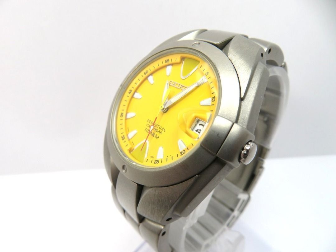 Seiko 8F32-0040 Orange Quartz Men's Watch, Men's Fashion, Watches ...