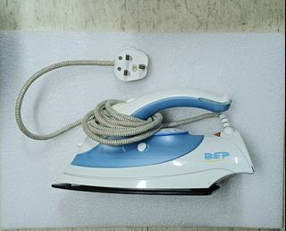 Hello Kitty Travel Steam Iron, 家庭電器, 熨斗及掛熨機 - Carousell