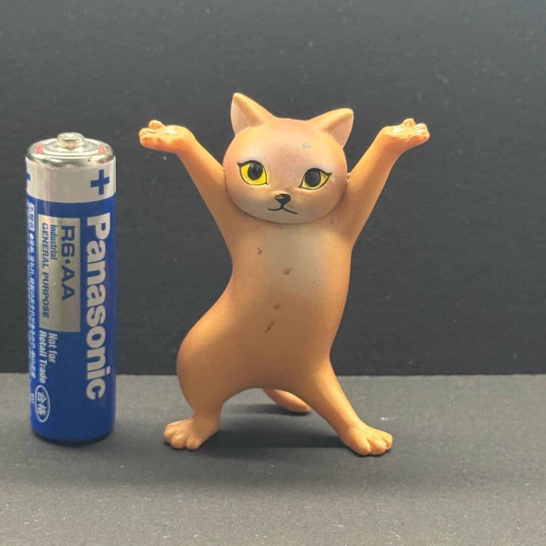 Qualia Dancing Cat Pen Holder Figurine Collectible Abyssinian Action ...