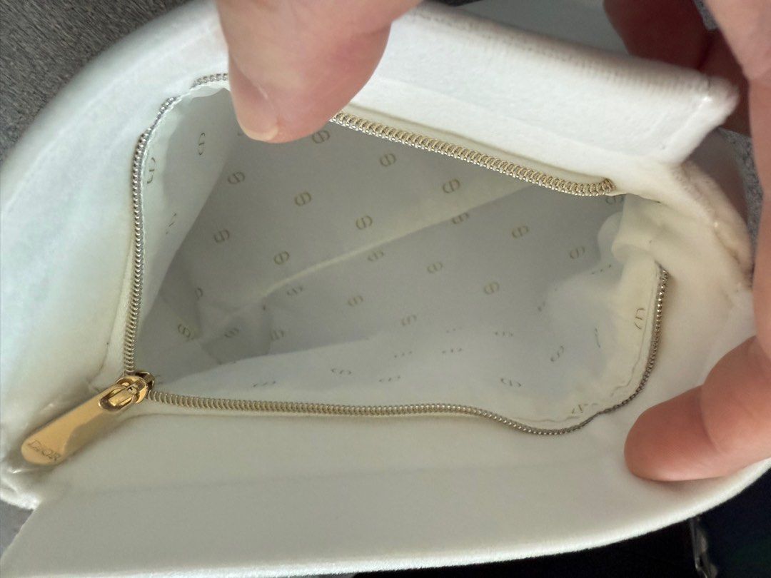 Dior Cosmetic Pouch Set, 美容＆個人護理, 健康及美容 - 皮膚護理, 化妝品 - Carousell