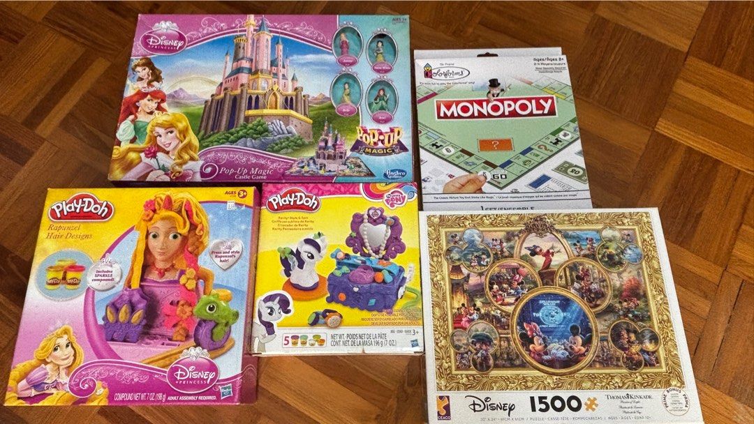 Disney pop up magic castle with princesses and Disney 1500 jigsaw ...